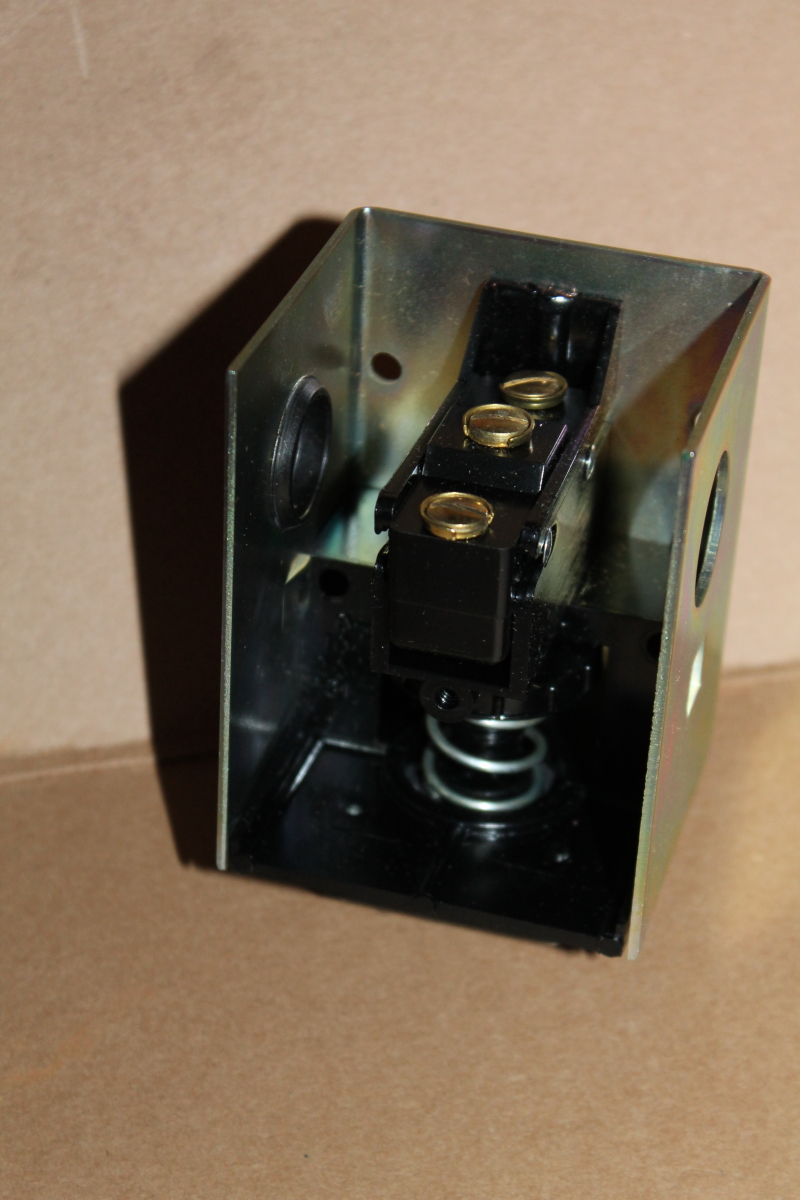Pneumatic Electric Relay, Robertshaw 2364-211, R471-1, 4 to 20 psi, Unused