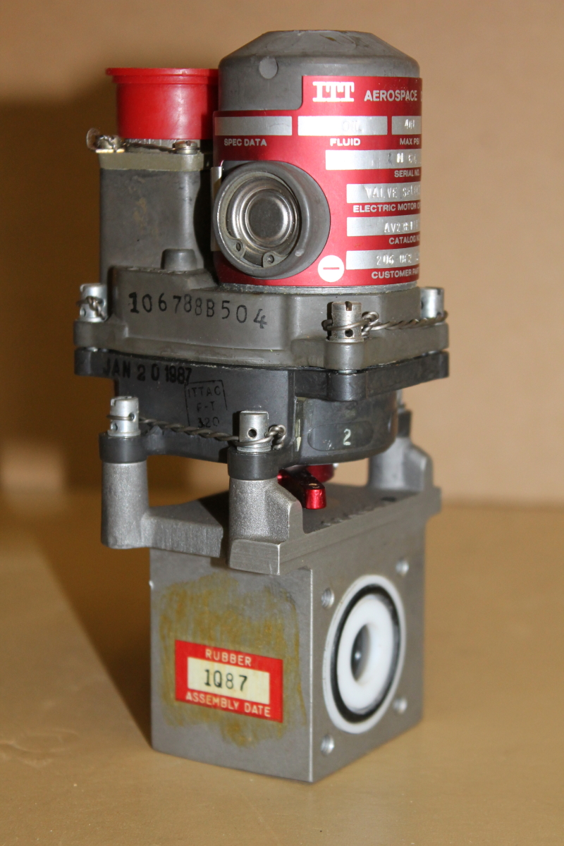 Selector valve, Oil, 400psi 28VDC, 5/8", Bell ITT Aerospace Unused
