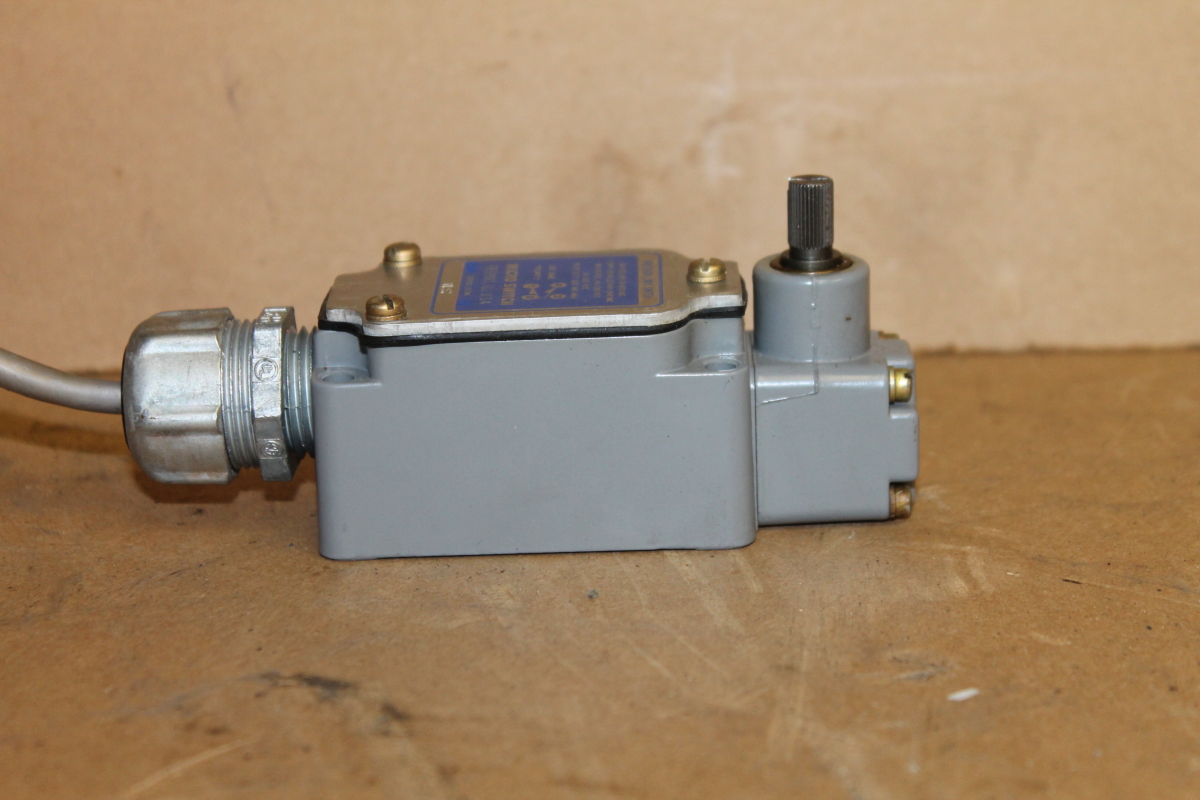 Limit switch, Rotary, SPDT, Double break, 10A, 1LS2, Micro Switch