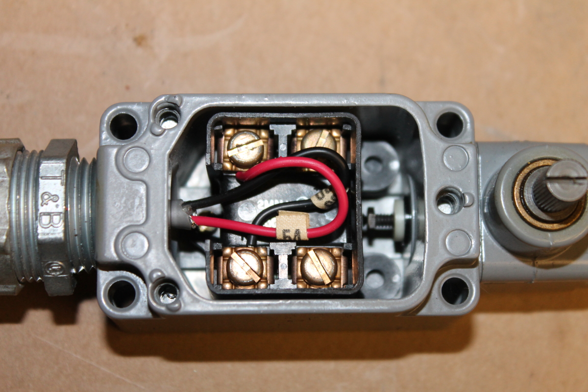 Limit switch, Rotary, SPDT, Double break, 10A, 1LS2, Micro Switch