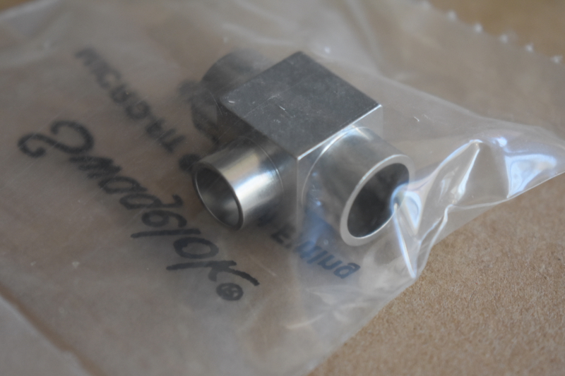 Reducing tee, 1/2" x 1/2" x 3/8", Butt weld, 6LV-8MW-3-8-6 Swagelok Lot ...