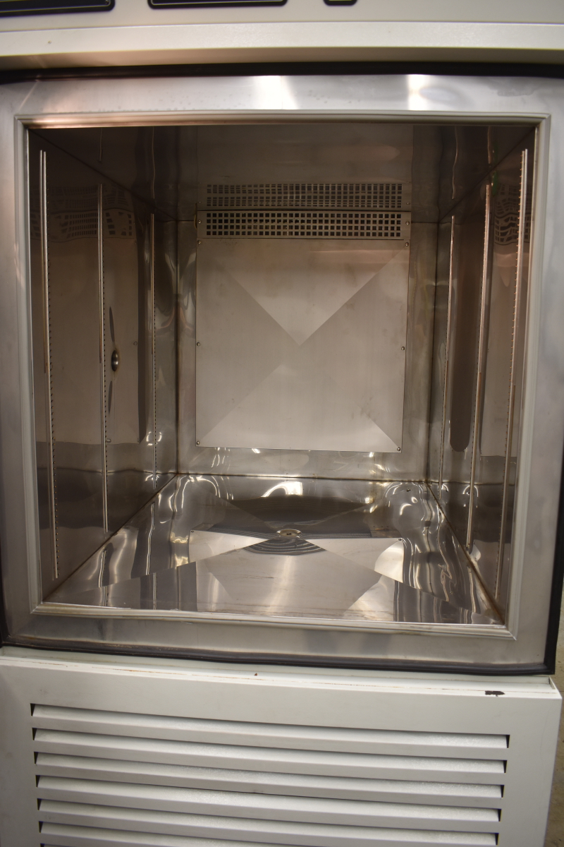 Temperature and humidity chamber, -40 to +200C, 30 cu/ft, T30RS-2 ...